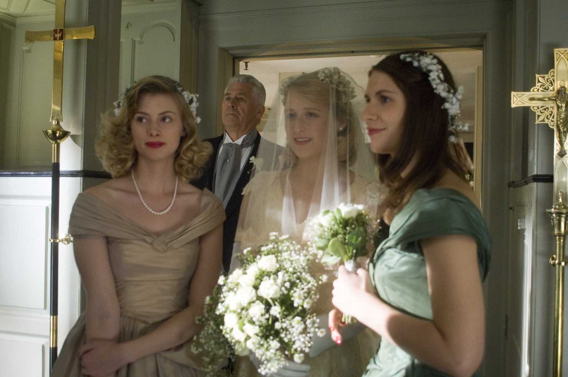 ‘Evening’ movie review: intriguing Claire Danes drama - The Prague Reporter